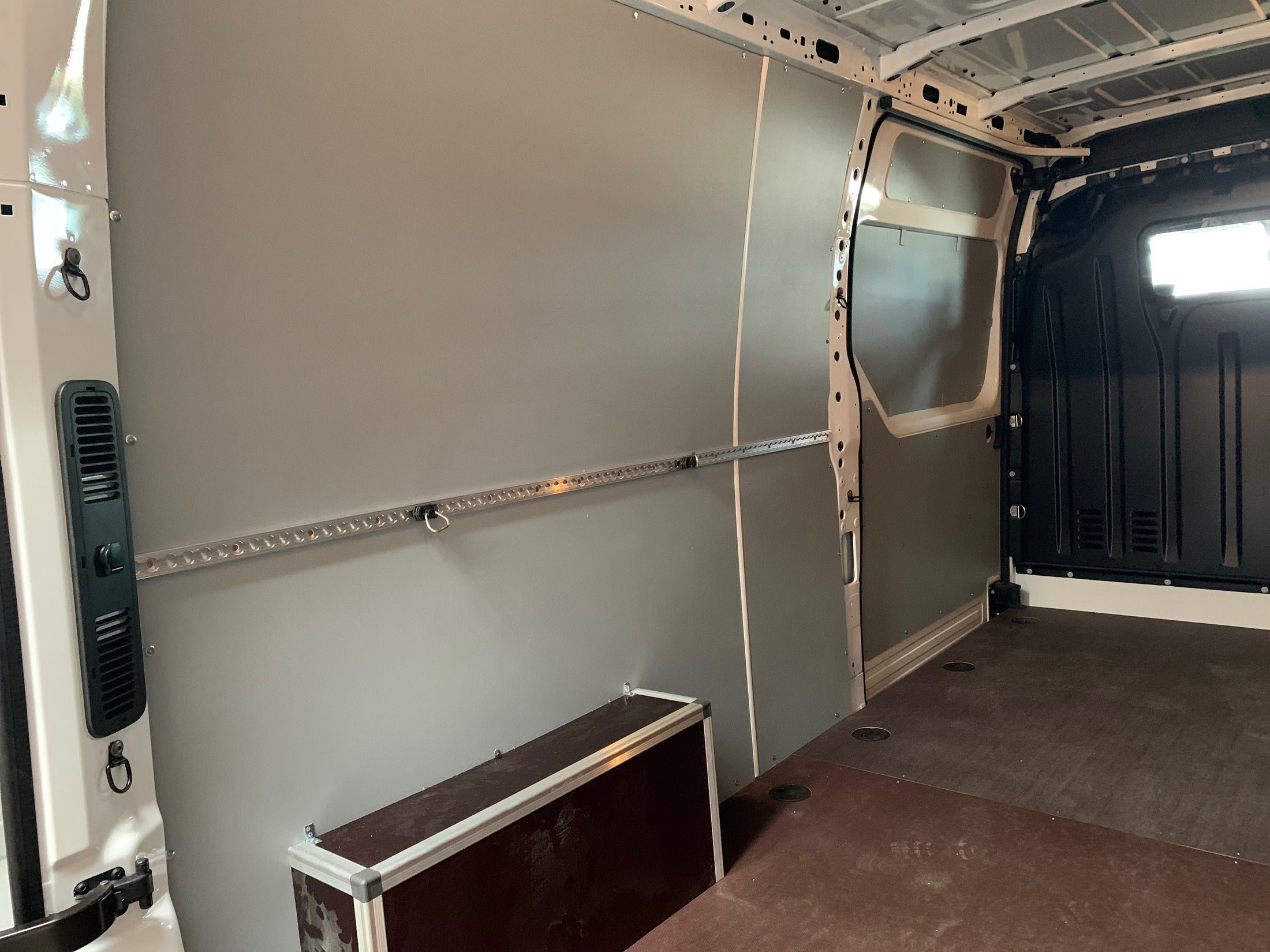 Tiedown Rails for Vans - L-track and accessories - all in 3 meter leng ...