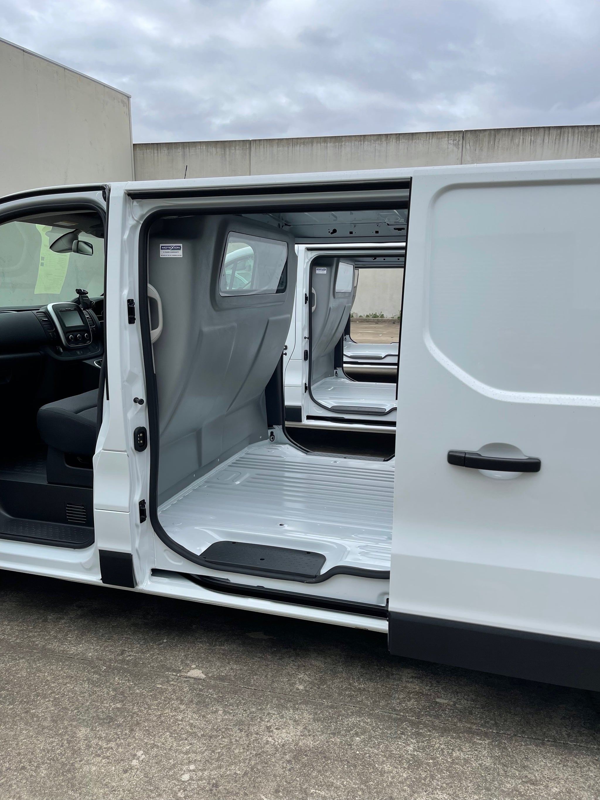 Renault Trafic X82/Mitsubishi Express (all) - Bulkhead – Motexion Australia